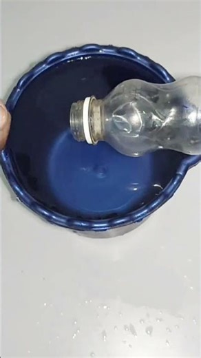 science_experiment_with_water_and_plastic_bottle