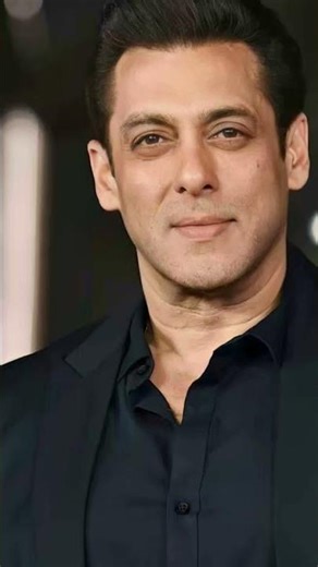 Introducing the "VitaWear SmartBand," a next-generation wearable gadget🎉that combines health monit