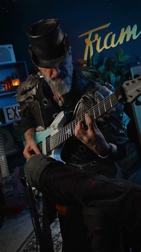 Icy Licks on Hans Platz' custom made Framus Diablo II #hansplatz #feuerschwanz