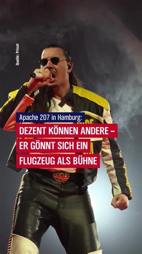 Was für eine Nacht in Hamburg! 🔥 Apache hat die Bühne komplett abgerissen – vom ersten Beat an pure Energie. Bekannt wurde der Rapper mit seinem Hit Roller, der 2019 die Charts stürmte und ihn quasi über Nacht zum Star machte. Spätestens seit Songs wie 200 km/h ist Apache 207 aus der deutschen | NDR Hamburg