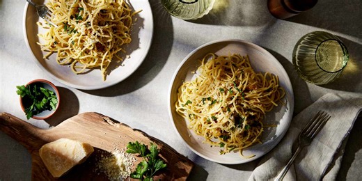 The Simple 5-Ingredient Pasta My Italian Dad Makes Better Than Anyone