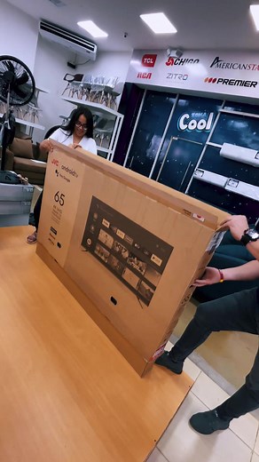 Smart TV JVC de 65 pulgadas con sistema operativo Android y Google Play Store