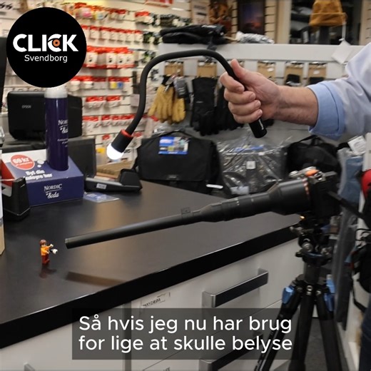 🔦 Oplev nye detaljer med SmallRig 5480 RM 03 Macro Photography LED Light! Makrofotografering handler om præcision – og det kræver det rigtige lys. SmallRig RM 03 er en kompakt og kraftfuld LED-lampe, der er skabt til at fremhæve selv de mindste detaljer. Perfekt til nærbilleder af insekter, blomster, smykker eller tekniske komponenter. ✅ Præcis lysstyring med diffuser og barndoors til at forme lyset ✅ Fleksibel montering – klemme, jordspyd og cold shoe medfølger ✅ Flerfarvet LED-teknologi – rød