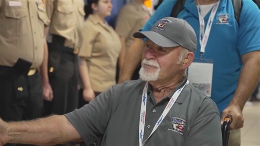 Vietnam veterans visit war memorial