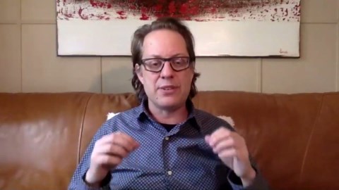 Immersive Van Gogh exhibit thrives in Chicago