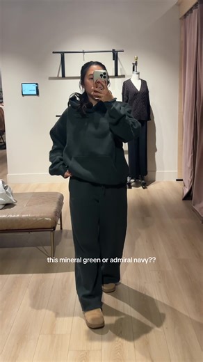 Aritzia Sweatset: Admiral Green vs. Navy