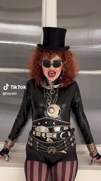 Eccentric Fashion Showcase: Unique Outfit Inspiration