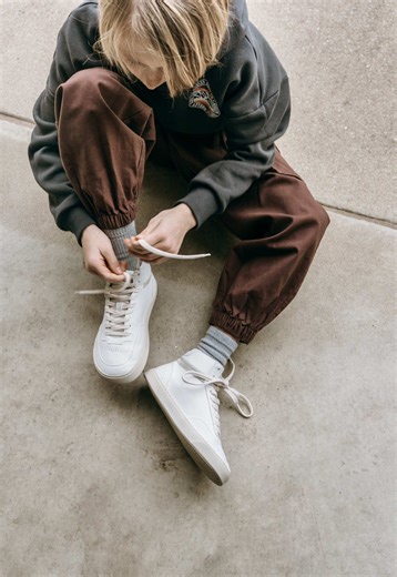 I’m lucky that I started my kids in barefoot shoes pretty early, so hopefully I’ve fully indoctrinated them into the cult that is barefoot shoes (kidding… kind of). My hope is that even as they hit those preteen/teen years and inevitably get too cool for a lot of things, they won’t get too cool for comfortable, good-for-you shoes. But I also want my kids to love both the feel and the look of what they’re wearing. And for sure by that tween age, they have strong opinions (if not before!). Find th