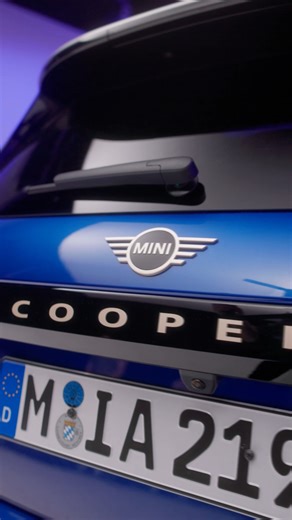 2.9K views · 39 reactions |  Diseño sofisticado.  Luces LED con 3 firmas seleccionables. 磊 Pantalla OLED redonda. #MINIElectric #MINIColombia #MINILATAM | MINI | Facebook