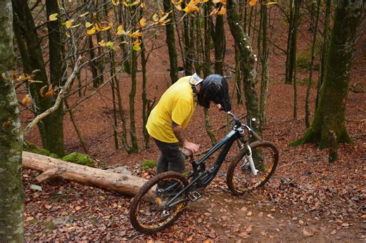 Video: Iñigo Ekisoain’s Freeride Revival in the Basque Mountains in '26 Ain't Dead'