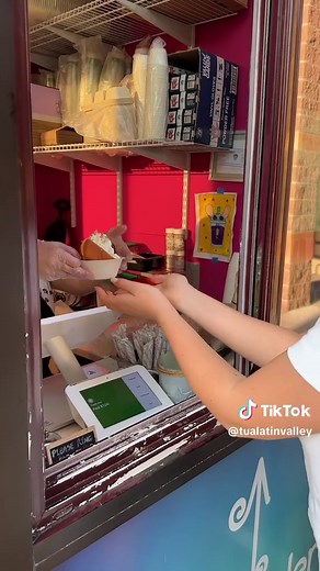 Celebrate the coolest month of the year—National Ice Cream Month—with a sweet scoop at Cup & Cone in Tualatin Valley! They put a twist on traditional treats with grilled ice cream sandwiches. Top it off with organic hot fudge, rich caramel, or a dusting of powdered sugar for the ultimate sweet treat! 📍 15320 NW Central Dr D3, Portland, OR 97229