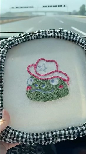 Cute frog embroidery with punch needle #handmade #diy #embroidery #knittig #craftaddict #craft ￼