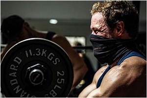 Sam Heughan shows off muscles in the gym - but fans are distracted by one detail