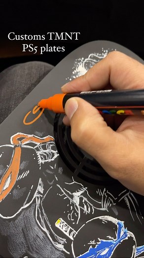 Got to draw on mikey on a Sony PS5 plate at NYCC Table A42 .. other artists did amazing ! Day 3 here we go. #tmnt #comiccon #art #artist #ninjaturtle #lineart #mikey #ps5 #sony #plateart | Sajad Shah