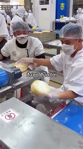 Công nhân chỉ việc đứng nhìn 🤣 #shorts