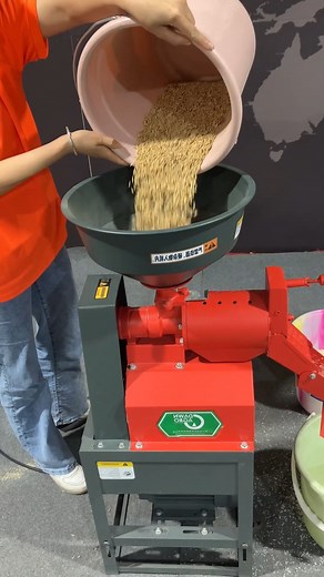 25K views · 452 reactions | our rice mill pulverizer is built to tackle even the toughest rice varieties with ease. It effortlessly beats 150kg of rice per hour, ensuring a smooth and efficient rice milling process.#farmer #agriculturalmachinery #ricemill | Dawn Agro Machinery | Facebook