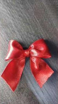 aprende hacer un lazo perfecto con cinta brillante en un solo lado