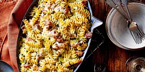 Speedy chicken, bacon and leek pasta bake recipe