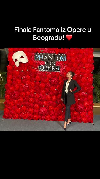 Finale Fantoma iz Opere u Beogradu! Divno iskustvo za zivota videti sve celu produkciju, slusati ove hitove uzivo sa nikad manjim a kompaktnijim orkestrom ovo je prelepo!!! Ne znam dal su mi bolji pevaci, kostimi, scenografija jedno veliko brava!!! #phantomoftheopera #belgrade #fyp #foru