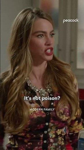 Gloria needs glasses #ModernFamily #GloriaPritchett #SofiaVergara #Shorts