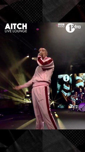 Turning up #LearningCurve in the #LiveLounge 🔥 @bbcradio1 #1xtra