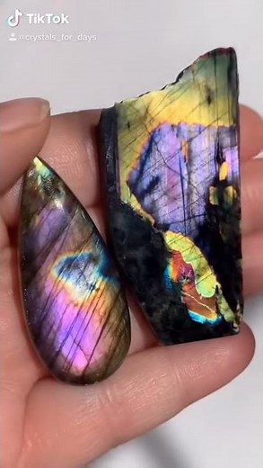 Labradorite vs Spectrolite