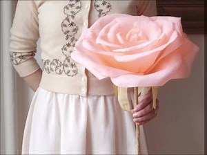 Because who doesn't want a giant paper flower for Valentine's day? See the full tutorial here: http://www.smilemercantile.com/blogs/tutorials/92605703-tutorial-make-giant-paper-flowers | Smile Mercantile Craft Co.