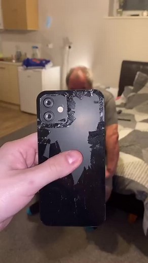 Smartphone Repair: Showcasing Damage and New Purchase