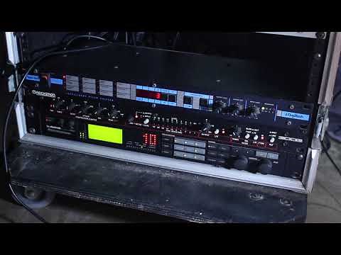 digitech IPS 33 smart harmony pitch shifter