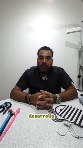 ¿Tu hijo ve bien… o solo crees que ve bien? Muchos problemas visuales no se notan a simple vista. En Óptica San Luis cuidamos su desarrollo con exámenes visuales pediátricos en Sonsonate Agenda su revisión hoy. | Óptica San Luis