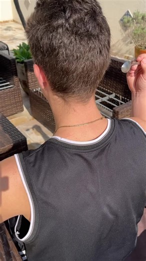 Just apply Vicks VapoRub and see what happens! 😱 #Health #Vicks #LifeTips