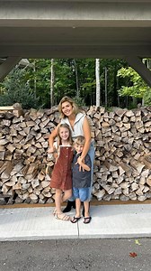 Let me know what you think! Do you like this idea!? Make a couch table ledge using these supplies: * 1 piece of pine wood measuring 1x6x12 for the top * 2 pieces of pine wood measuring 1x6x3 for the legs * Small L brackets * Mitre saw or hand saw * Drill * Stain and brush * USB port * Brad nailer (or screws for a more rustic look) * Wood glue Here’s how to do it: 1. Measure the length of your couch and cut the pine top and legs accordingly. 2. Space out the L brackets evenly on the underside of 