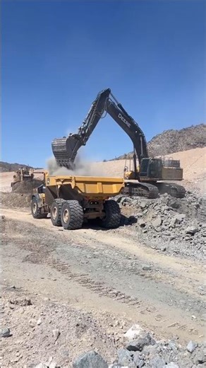 Poclain Dam: The Ultimate Track Loader Masterclass