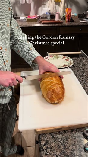 Bit of a soggy bottom but that beef was so tender you didn’t even need to chew it 🎉 @Gordon Ramsay #beefwellington #christmasdinner #familydinner #beef