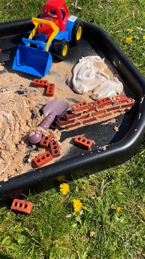 Early Years Resources on Instagram: "Build with sand foam! 🏗️ Create sensory sand to foam to use in construction activities with only two ingredients: 👉 Shaving foam 👉 Sand Mix both together until you have a smooth consistency that’s perfect for stacking small construction parts. Keep the mess contained using a heavy-duty Tuff Tray - perfect for group play this summer! What will you build? #TuffTray #HomeEducation #EYFS #TuffTrayActivities #SensoryPlay #EarlyYears #SimplePlayldeas #Activities