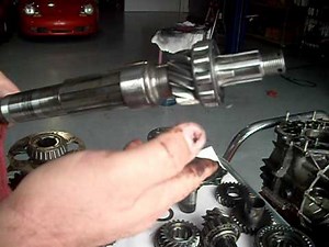 Paul's 1980 Porsche 915 Transmission Inspection, Motor Meister