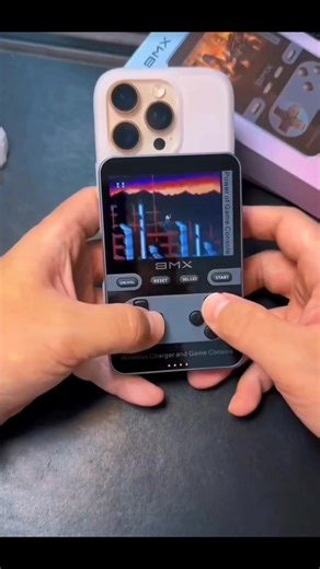 🎮🔋 ใหม่ล่าสุด! Gaming MagSafe Power Bank 2-in-1 ⚡️ ของพรีเมี่ยมสุดล้ำ...ที่รวม "สายเกม" และ "ความสะดวก" ไว้ในเครื่องเดียว! ​จะแจกทั้งที ต้องแจกของที่ใช้งานได้จริงและดูดีไม่ซ้ำใคร! ขอแนะนำไอเทมใหม่ล่าสุดจากเรา แบตสำรองที่มาพร้อม ระบบ MagSafe และ เครื่องเล่นเกม Retro ในตัว! 🕹️🧲 ​✨ คุณสมบัติสุดพิเศษที่คุณต้องเลือก: ✅ MagSafe & Wireless Charge: ชาร์จไร้สายด้วยระบบแม่เหล็ก แปะปุ๊บชาร์จปั๊บ ติดแน่น ไม่ต้องพกสายให้วุ่นวาย (รองรับ 15W Wireless Max) ✅ Gaming Experience: สนุกไปกับเกมย้อนยุคบนหน้าจอ IP