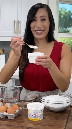 Jessica Gavin on Instagram: "🍪🎉 Looking for a delightful way to decorate your cookies and treats? Look no further! 👩‍🍳✨ Whip up some royal icing with meringue powder and watch the magic happen.✨🎁💫 Comment "Royal Icing" and I'll DM you the recipe right now! OR Google "jessica gavin royal icing" The full recipe can be found at https://www.jessicagavin.com/how-to-make-royal-icing/ #royalicing #meringuepowder #icingrecipe #christmas #baking #christmasbaking #cookietime #holidaytreats #gingerbr