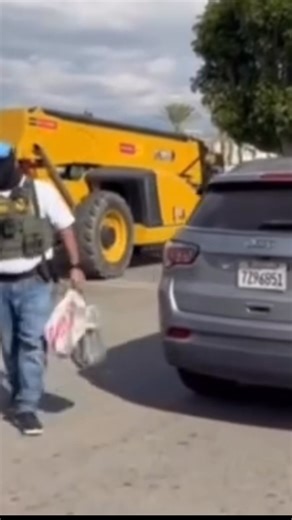 KIDNAPPING IN POMONA CA — COMMUNITY ALERT #aftp #alwaysfilmthepolice #mrcheckpoint #mrcheckpointcommunity #communityalert #kidnapping #publicsafety #trendingnow #fyp #stayaware 🚨 Kidnapping reported today at 12:40 PM in Pomona, CA. Broad daylight. If you saw anything, now is the time to speak up. We share these incidents to keep communities aware, safe, and informed. Stay alert, look out for each other, and follow us for real-time updates and independent reporting. 🫡🙏🫶 | Alwaysfilmthepolice