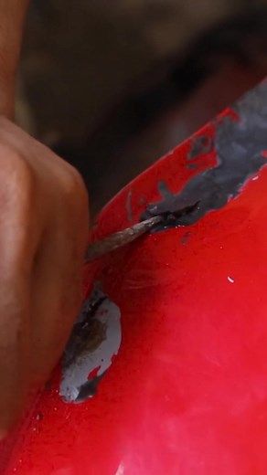 Repairing a Cracked Motorcycle Tank | Voov Workshop