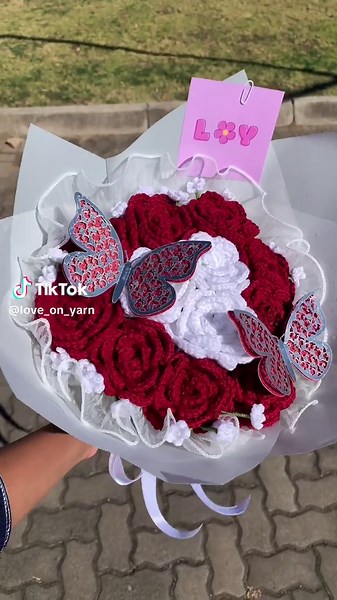 Beautiful Rose Bouquet Tutorial for Crocheters