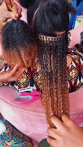 ✨LOVE LOCS ✨LOVE LOCS inakaa miezi 4 hadi 6 ikituzwa vizuri! ✨Hazitunzi jasho unaosha ✨Unaweza kuosha Tunasuka ❤️vizuri Sh 200000(medium size Sh250000(long small size Zipo rangi zote #naturalhair | Ester msusi