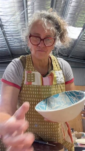 The pottery shield or is it a boat? It’s gorgeous.. I enjoy the thrill and freedom of stencilling with bursts of colour… I am working on my home patch series. A shield is a defensive stronghold, to absorb the bad stuff and provide protection in this wild crazy world or maybe a boat to sail away? Ohhh and also a unique salad bowl as well! 🥗 Stay tuned for more 🌻Gabrielle #bandicootpottery #potterystudio #ceramicartist | Bandicoot Pottery