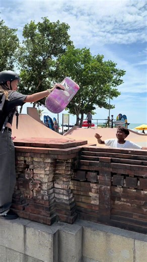 Setting Up My New Skateboard at Motion Skateshop
