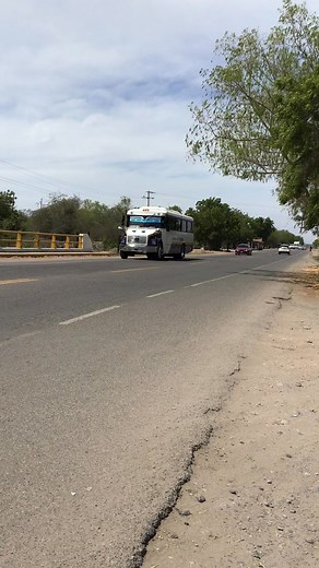 48K views · 549 reactions | Llegando el camión al pueblo de Quila Cuéntenme que recuerdo las traen a los que andan por allá. Lejos díganme en los comentarios y se acuerdan cuando andaban en el camión. #Camión | La criticas y verdades del tio max | Facebook