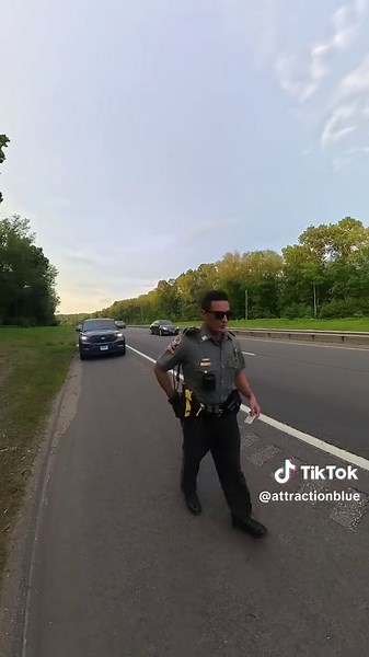 Nice cop 👮‍♀️ 👮 👮‍♀️ something happened fishy behind idk who was going opposite #cop #cops #trooper #police #fishy #incident #pulledover #motorcycle #moto #motogp #motivation #insta #insta360 #instagood #reels #instamood #riders #bikers #yamahar1 #reelsvideo #fyp #fypage #summer #viral