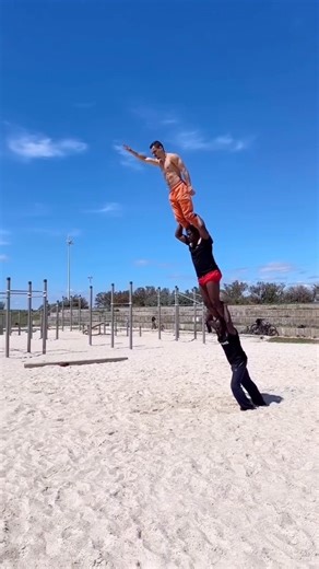 Wait for it #handstand #gym #handbalance #circus #circuseverydamnday #circusaroundtheworld #acrobatics #gymnastics #gymnast #training #gymnastique #tumbir #motivation #trainhard #motivationalquotes #africa #dancer #instagood #trend #trending #reels #life #happiness | Alseny Sayemoney Camara