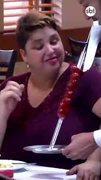 O rodízio era apenas de linguiça para ela 🤣😁#pranks #pegadinhassilviosantos #comedia #rodizio #carne