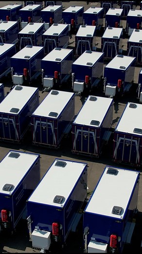 🚨 Wenn jede Sekunde zählt: Sortimo unterstützt das @thw.de Die schrecklichen Bilder haben viele noch vor Augen: Starkregen überschwemmte 2021 das Ahrtal. Die Wassermassen verwüsteten die Region. Unzählige Hilfskräfte, darunter auch die Haupt- und Ehrenamtlichen des Technischen Hilfswerks (THW) kämpften gegen die Fluten an und verhinderten noch Schlimmeres. Bei solchen Ereignissen machen nicht nur Ausbildung und Erfahrung, sondern auch die Ausrüstung den Unterschied. Und auch wenn wir natürlich 