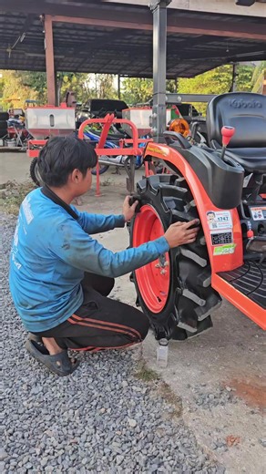 Exploring the KUBOTA B2440S: Secondhand Power and Style